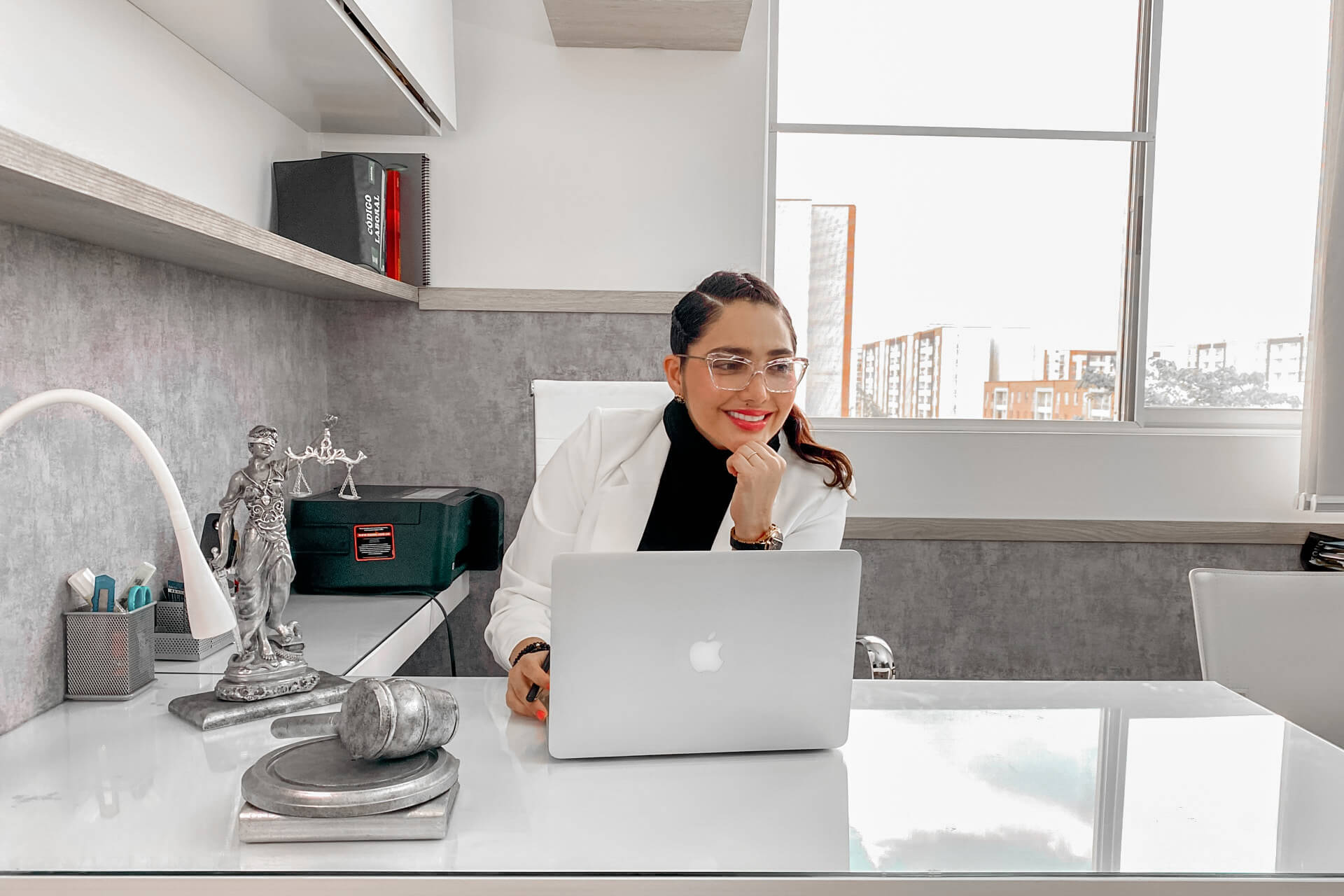 Nosotros - Jennifer Agudelo | Abogada Especialista en Pensiones